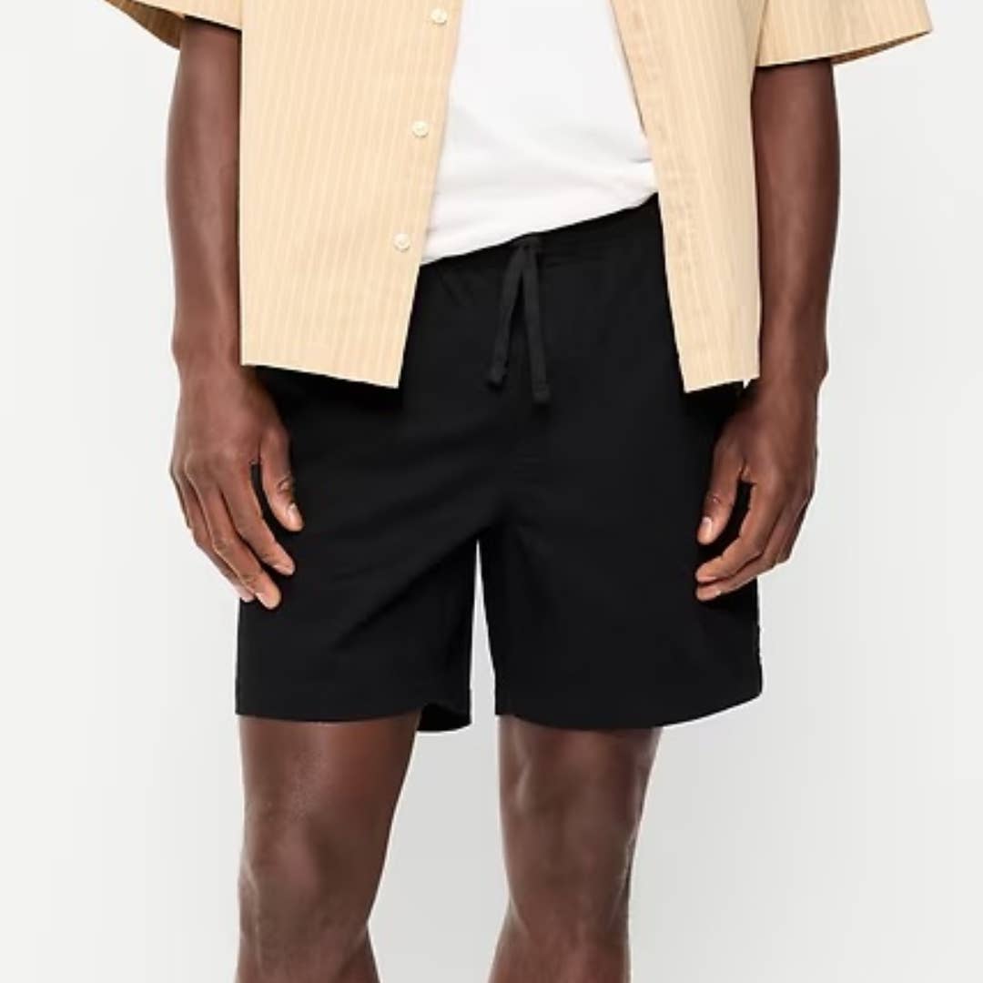 Old Navy's Twill Jogger Shorts Are Now on Sale for Only $16 - Men's Journal