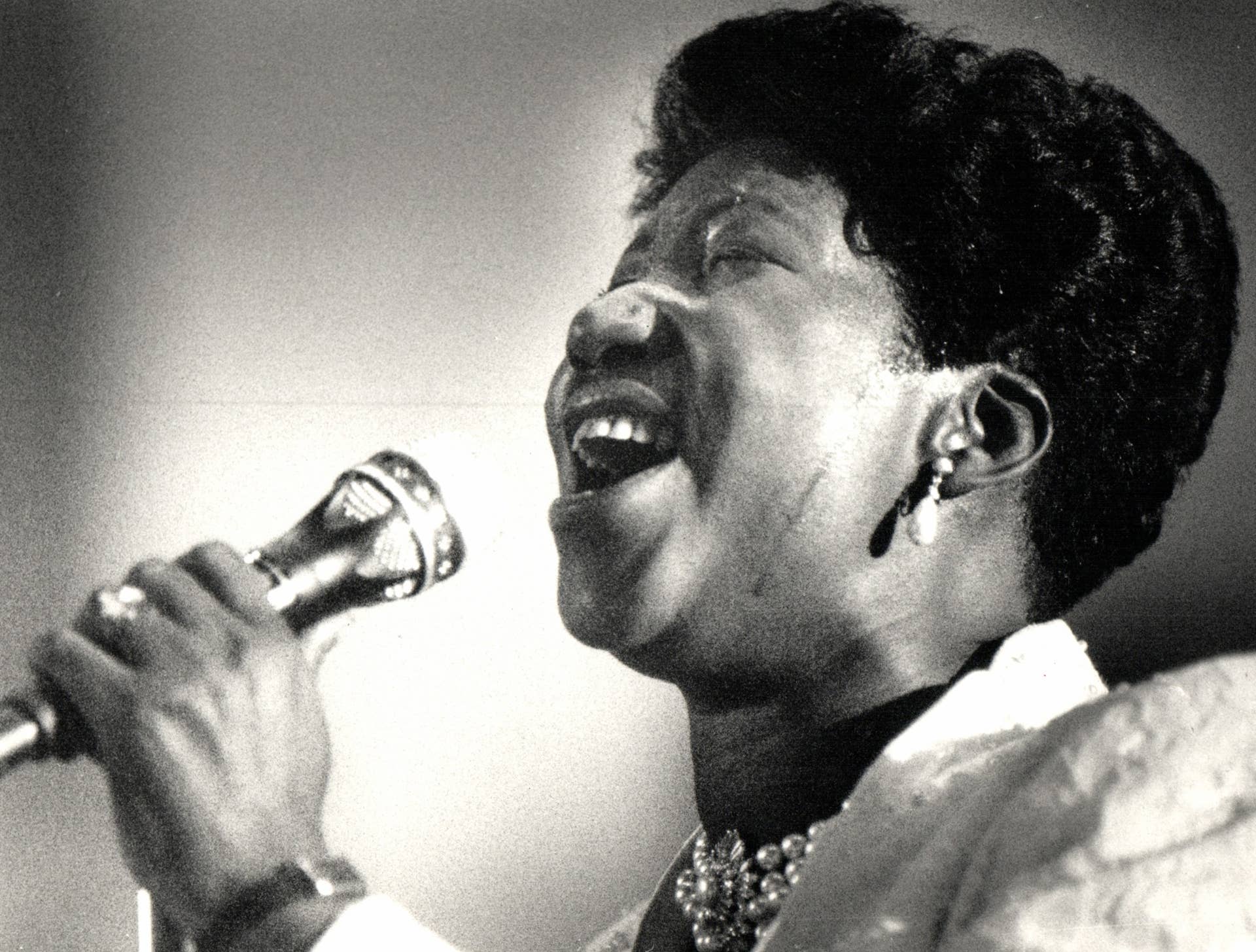 Aretha Franklin Was Crowned 'Greatest Singer of All Time' - Men's Journal