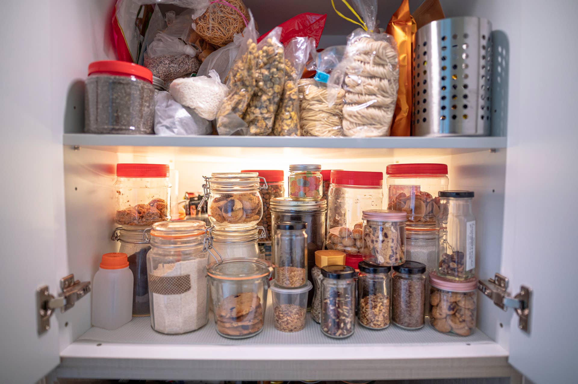 Americans Told to Immediately Throw Away This Popular Snack - Men's Journal