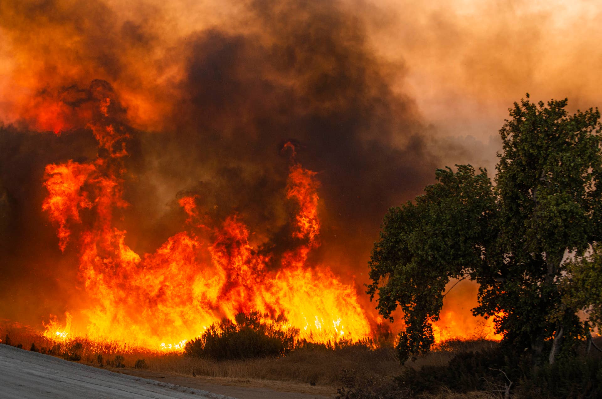 Millions Across 9 States Hit By ‘Urgent’ Fire Warnings - What To Know ...