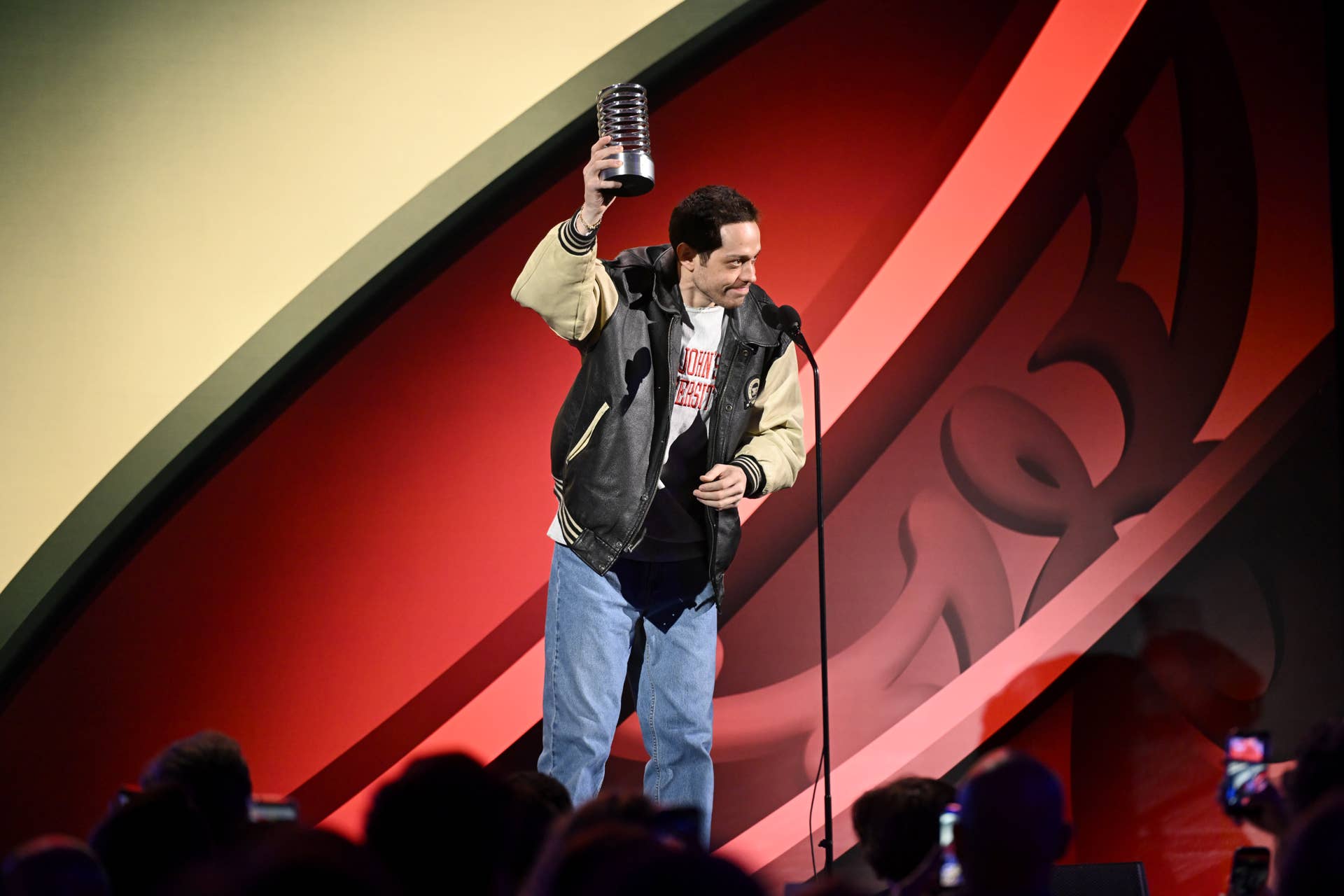Pete Davidson Delivered a 5-Word Speech After Winning a Webby Award ...