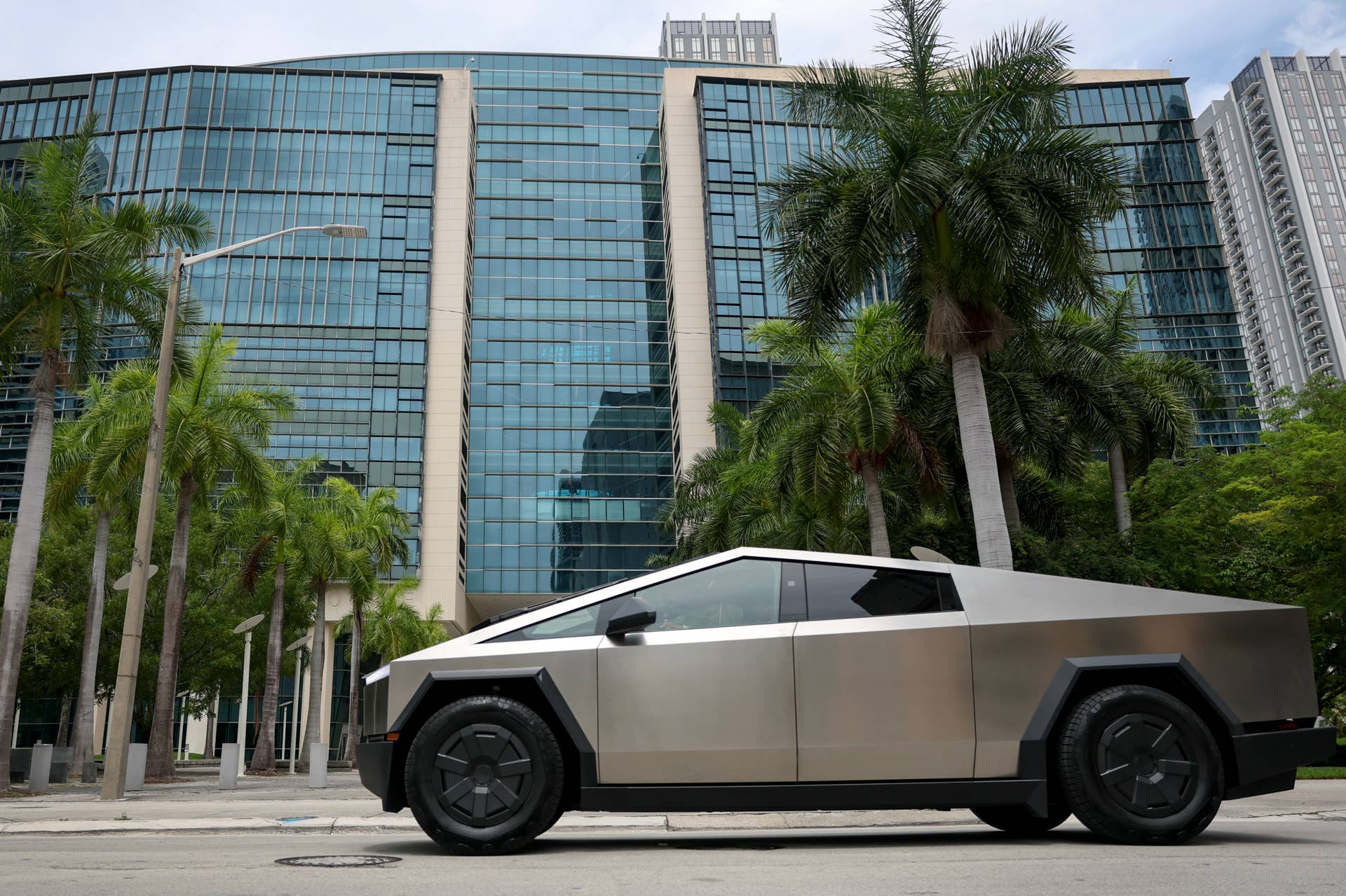 Tesla Recalls Small Batch of US Cybertrucks for Wheel Issues - Men's ...