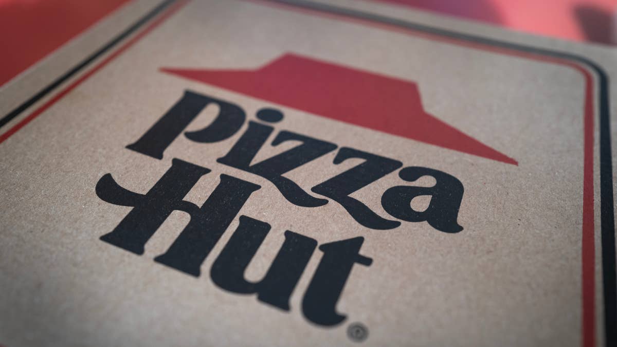 Pizza Hut Makes Massive Change, Taking Us Back to the '90s - Men's Journal