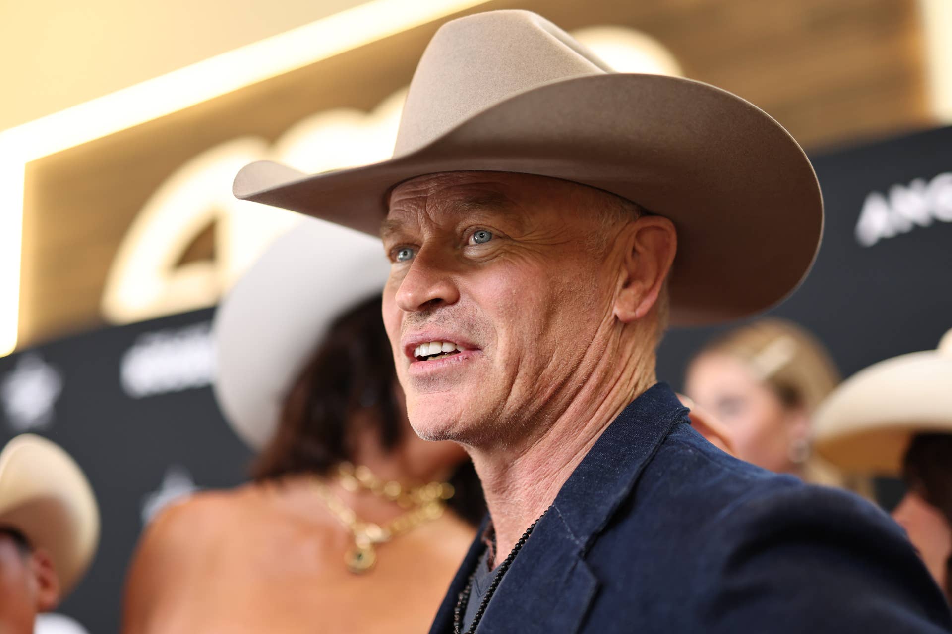 How Luke Perry Helped Neal McDonough After Actor Lost Everything - Men ...