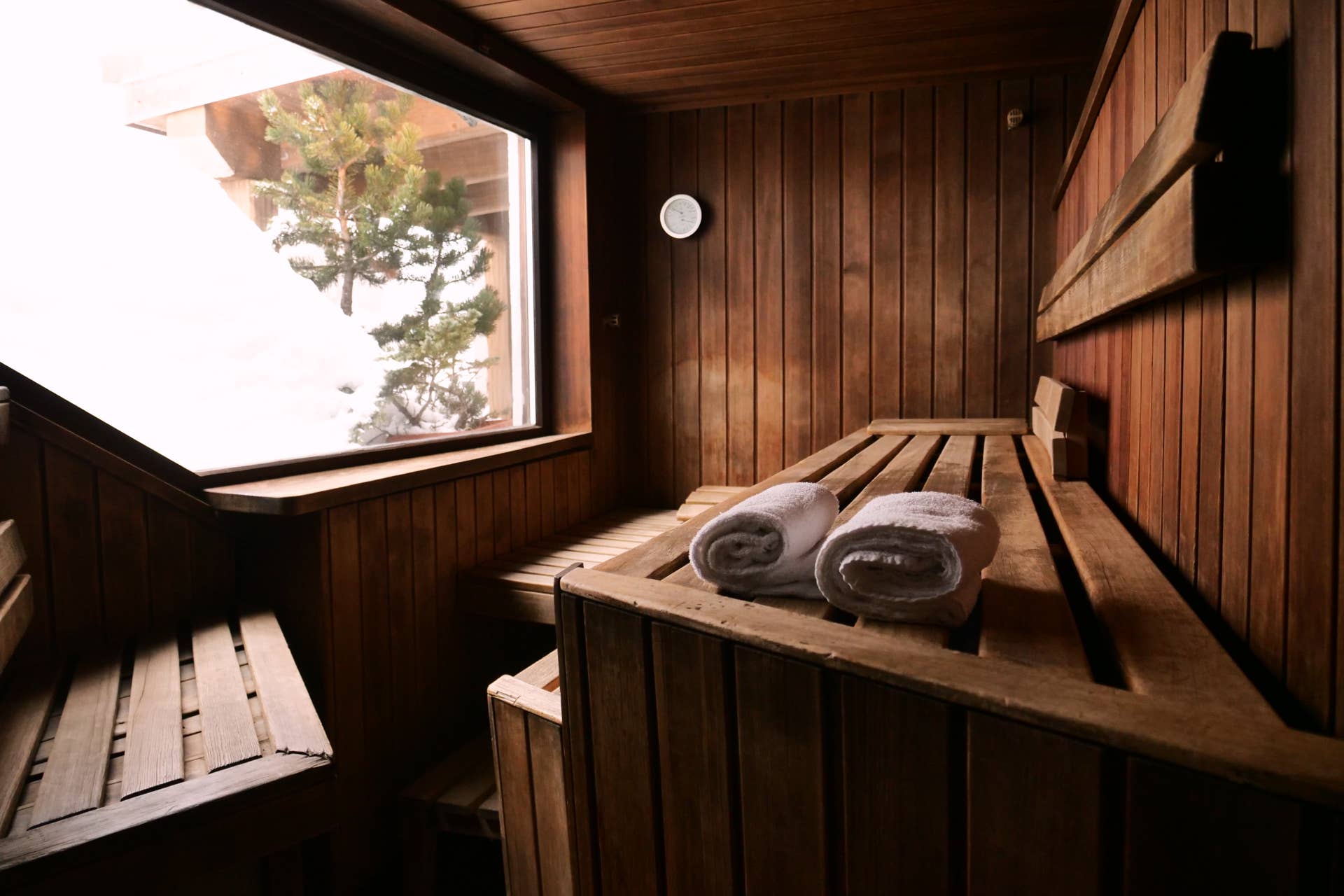 Infrared Sauna Benefits: Do They Beat Traditional Saunas? - Men's Journal