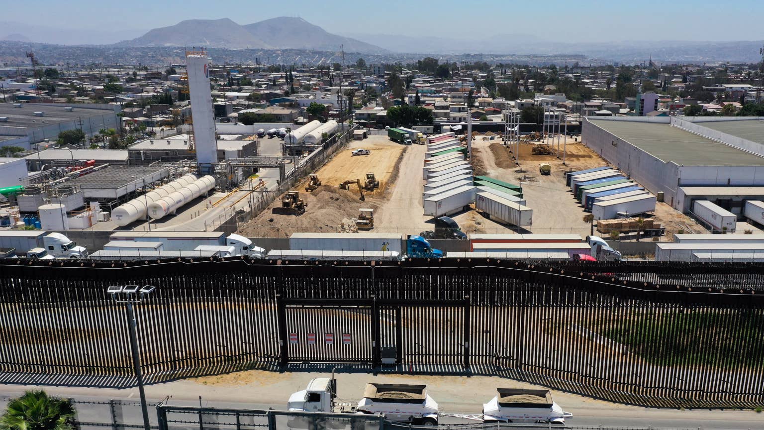 Police Find Nearly 2000 Foot Tunnel Running Under US-Mexico Border ...