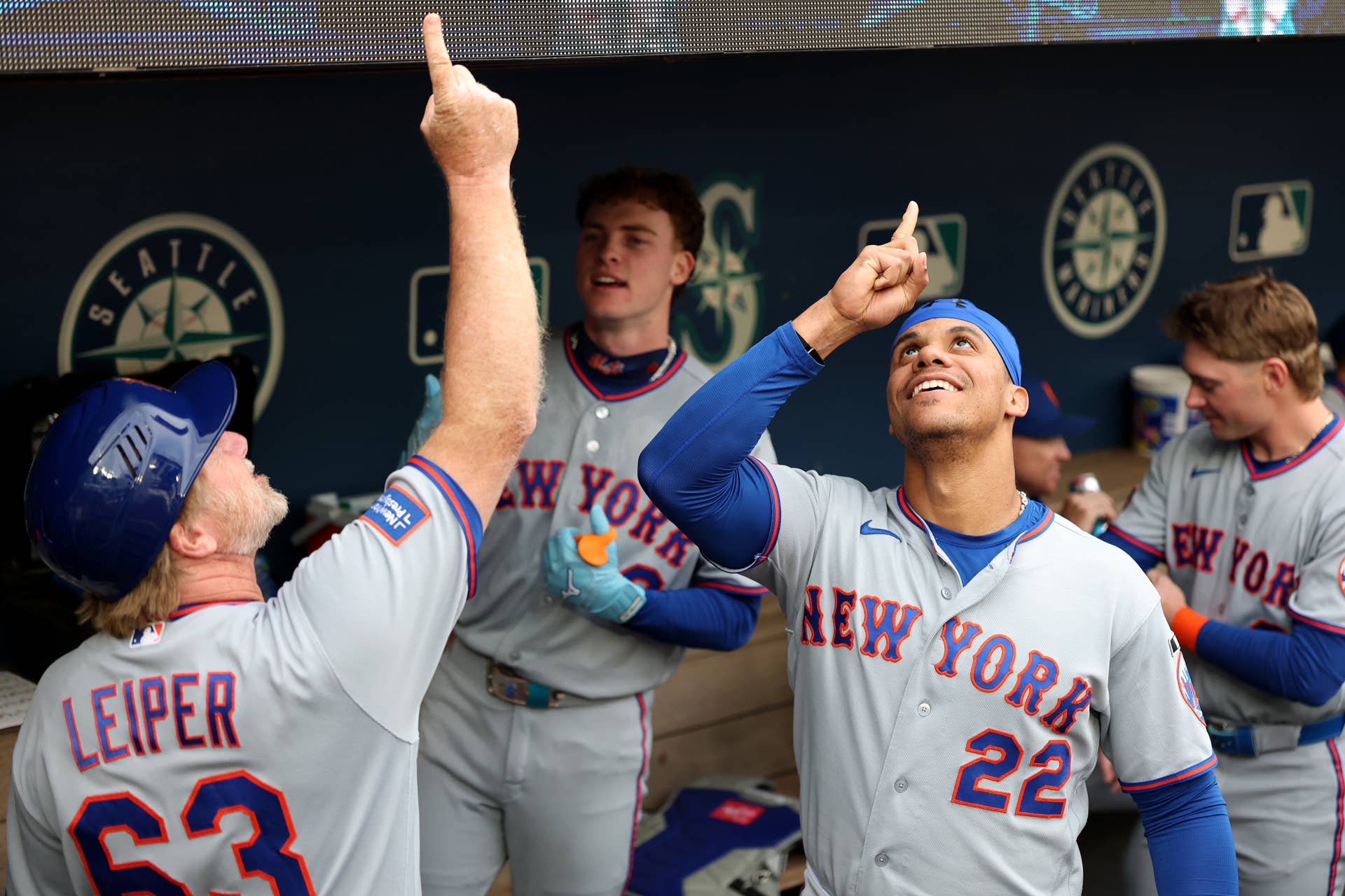 MLB Fans Are Obsessed Over Perfectly Timed Image Taken During Mets and ...