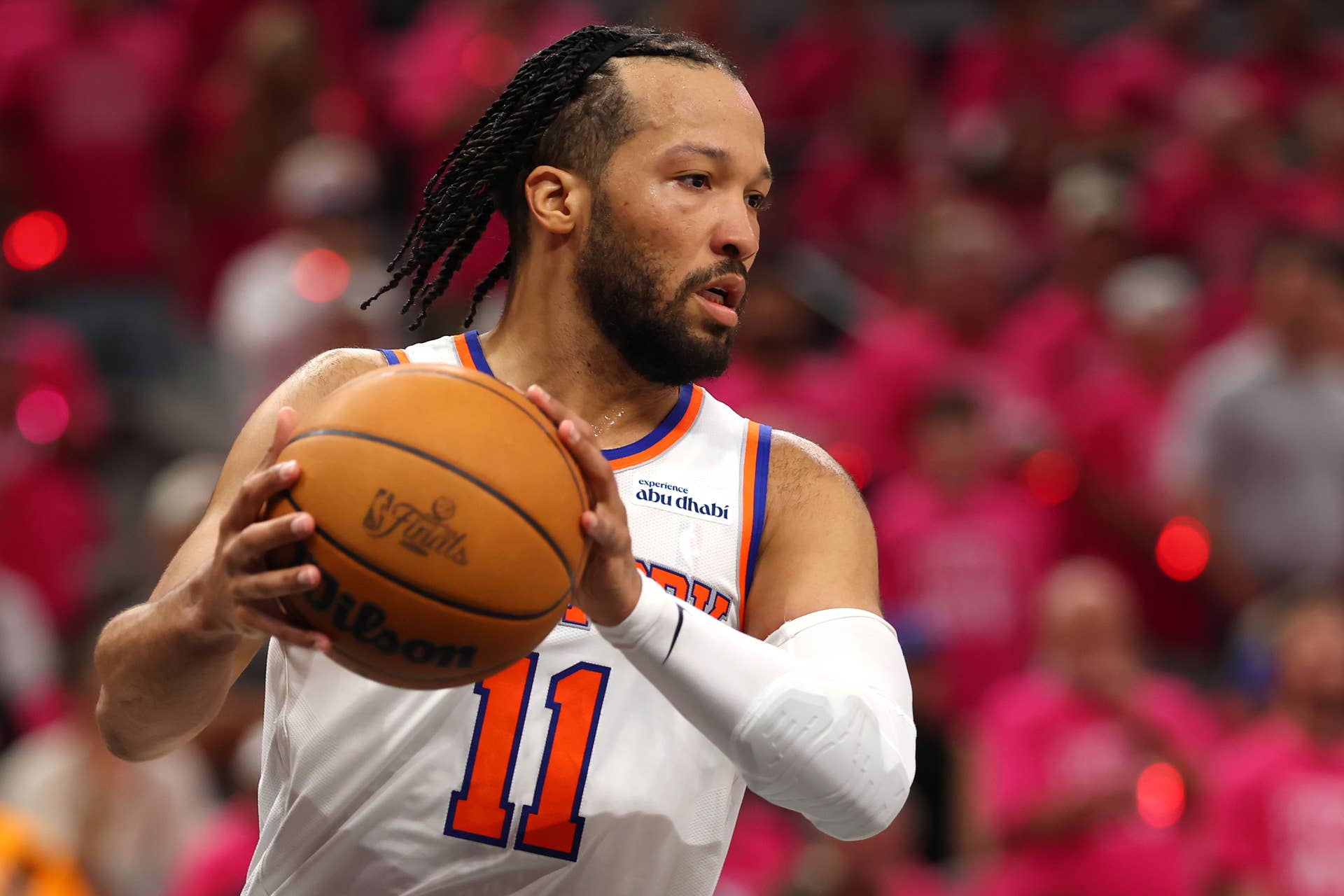 NBA Finals Update: Jalen Brunson Limps on Video After Knee Injury - Men ...