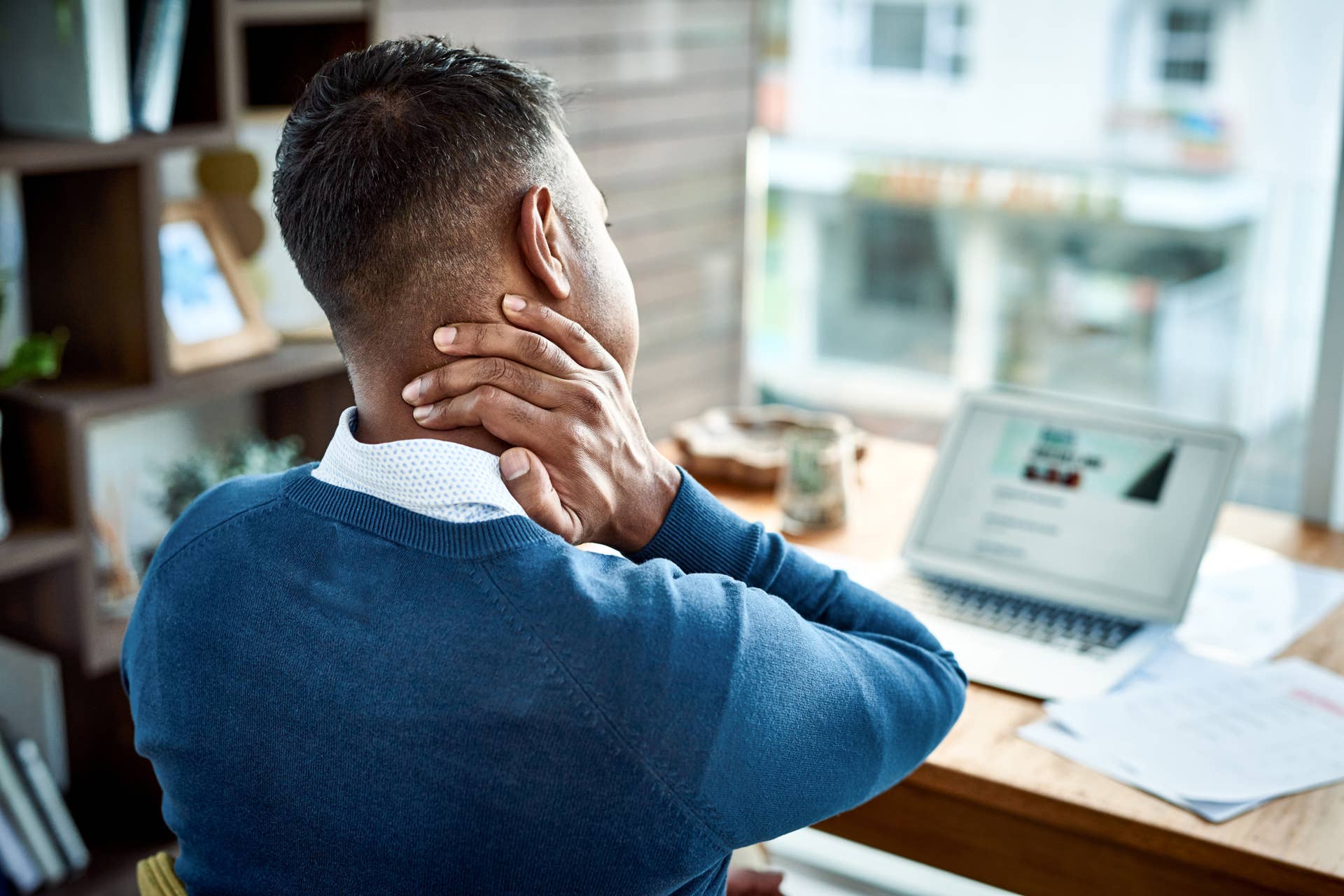 The Best Exercise to Fix Tech Neck, According to a Chiropractor - Men's ...