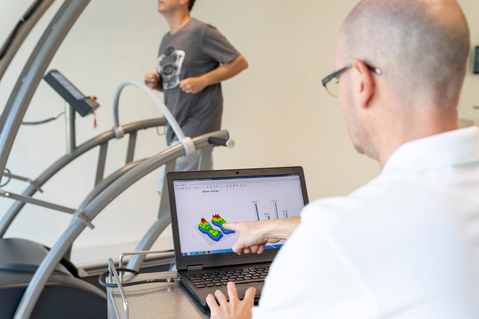What It’s Actually Like to Get a Running Gait Analysis - Men's Journal