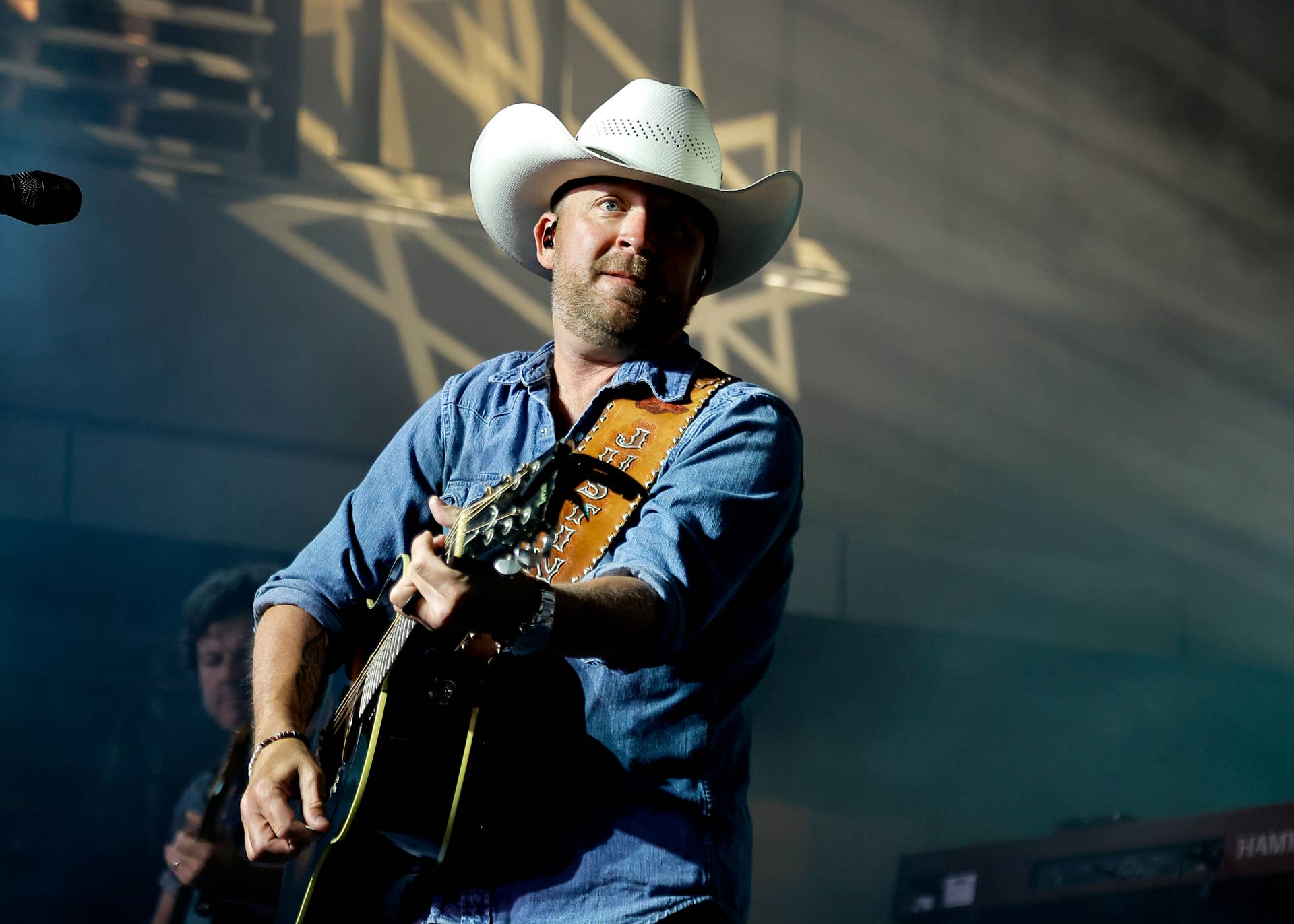 Country Singer Justin Moore Cancels Tour Shows to ‘Focus on My Health ...