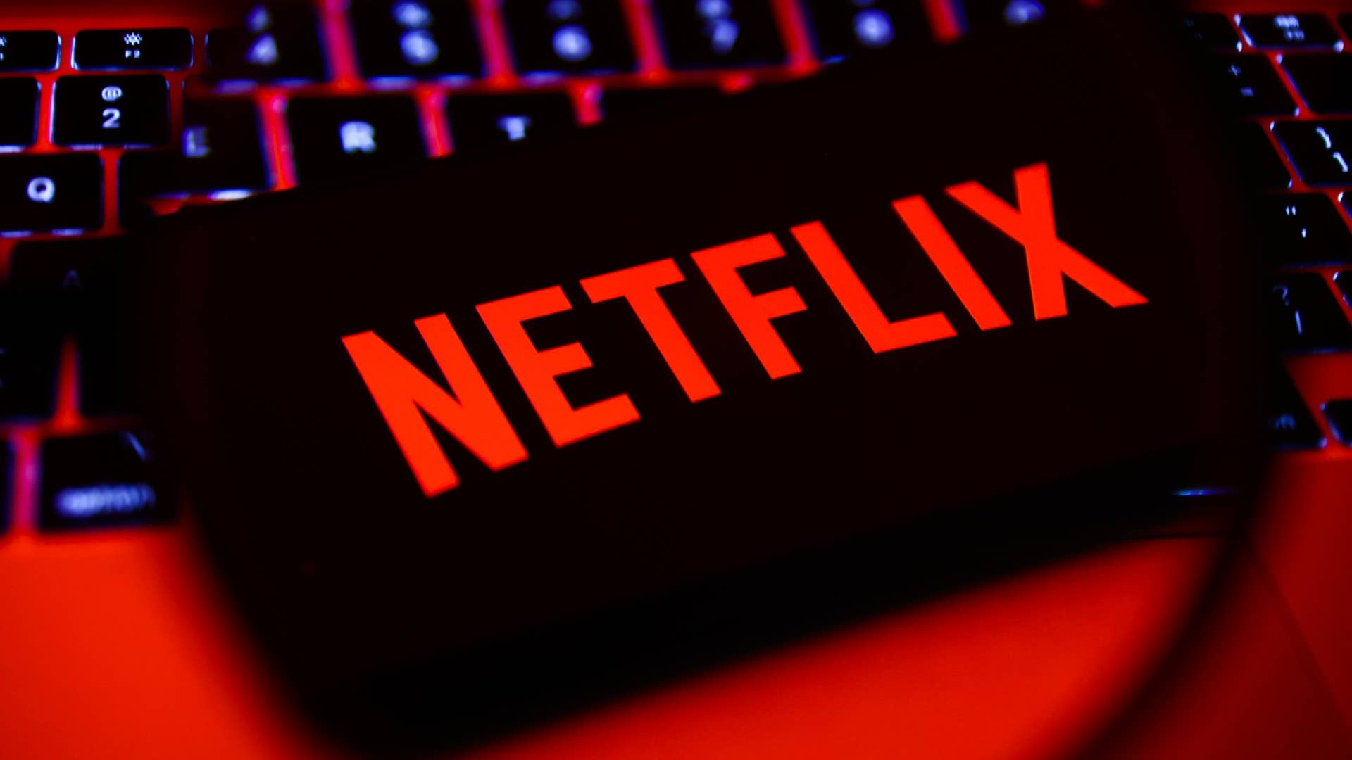 Netflix Quietly Adding Terrifying-Sounding New True-Crime Series - Men ...