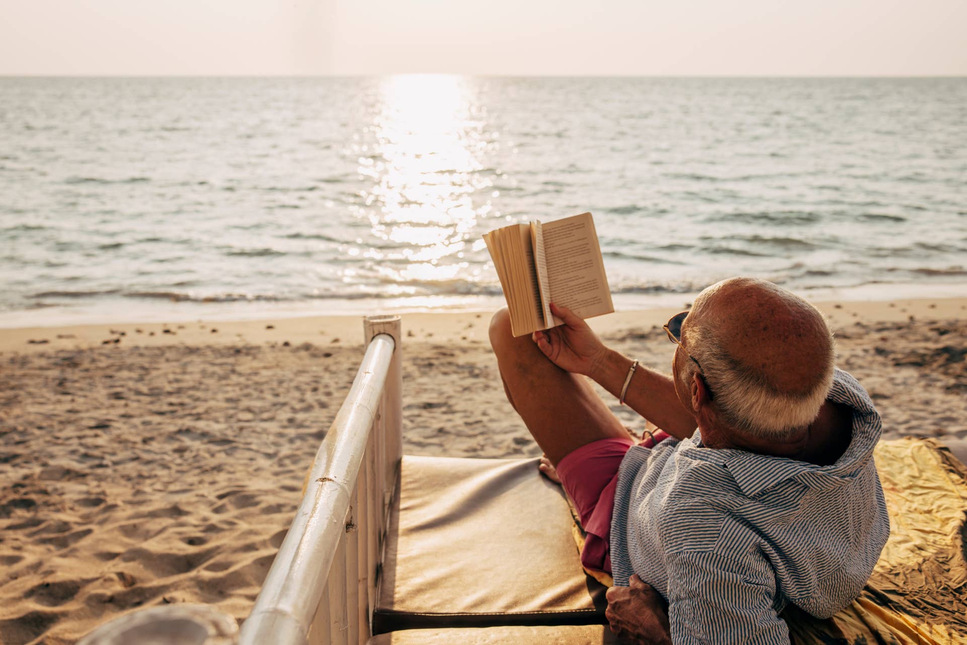 6 Great Beach Reads for Summer 2026 That Are Actually Awesome - Men's ...