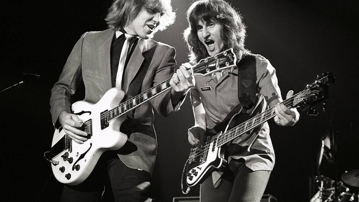One of the Greatest Guitar Solos of All Time Belongs to a 1981 Hit ...