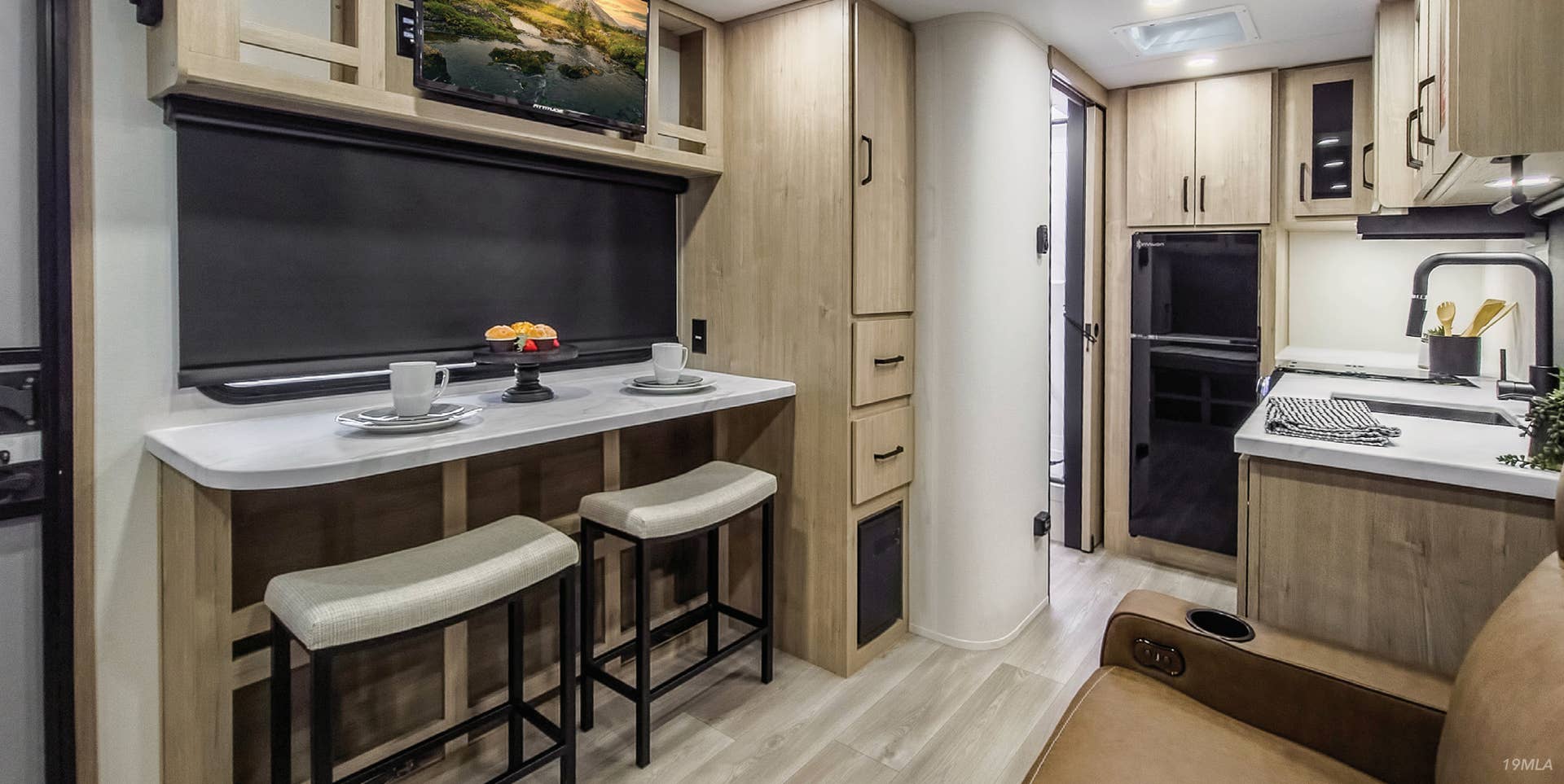 This New Camper Has A King Bed, Two Slide-Outs And No Overland Fantasy ...