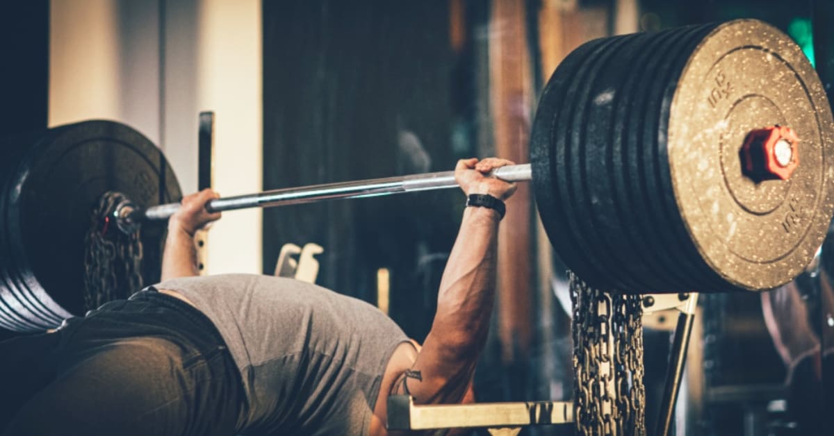 New Study Answers How Much Rest is Needed Between Bench Press Sets