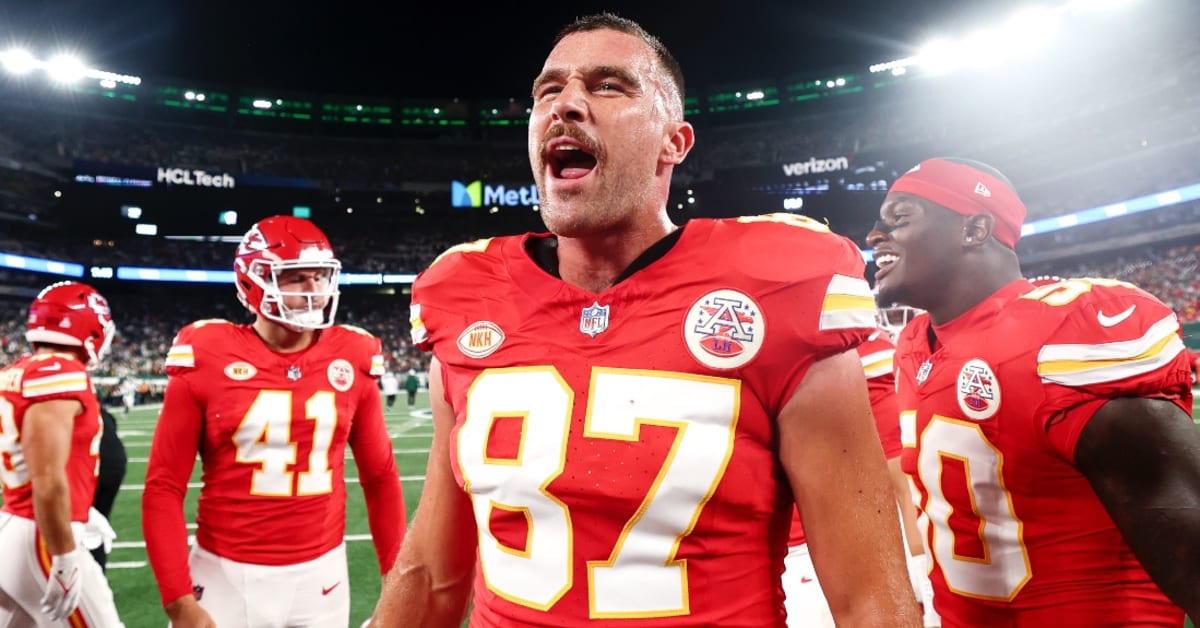 Travis Kelce Responds to Aaron Rodgers 'Mr. Pfizer' Dig