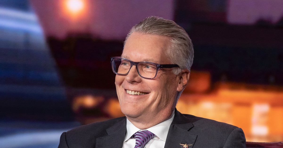 Delta Airlines CEO Ed Bastian Weighs in on United’s Controversial New ...