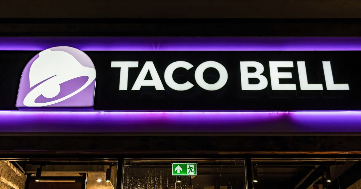 Ex-Taco Bell Worker Alleges She Walked Into Employee Orgy Instead of ...