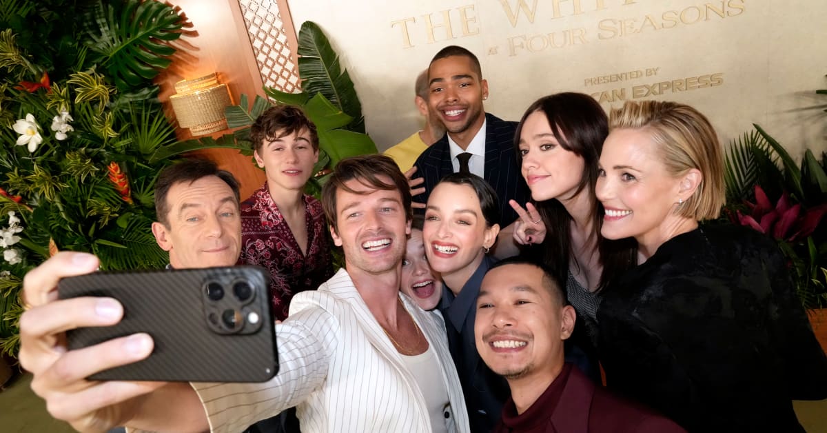 'White Lotus' Fans React to Stars' Reported Feud