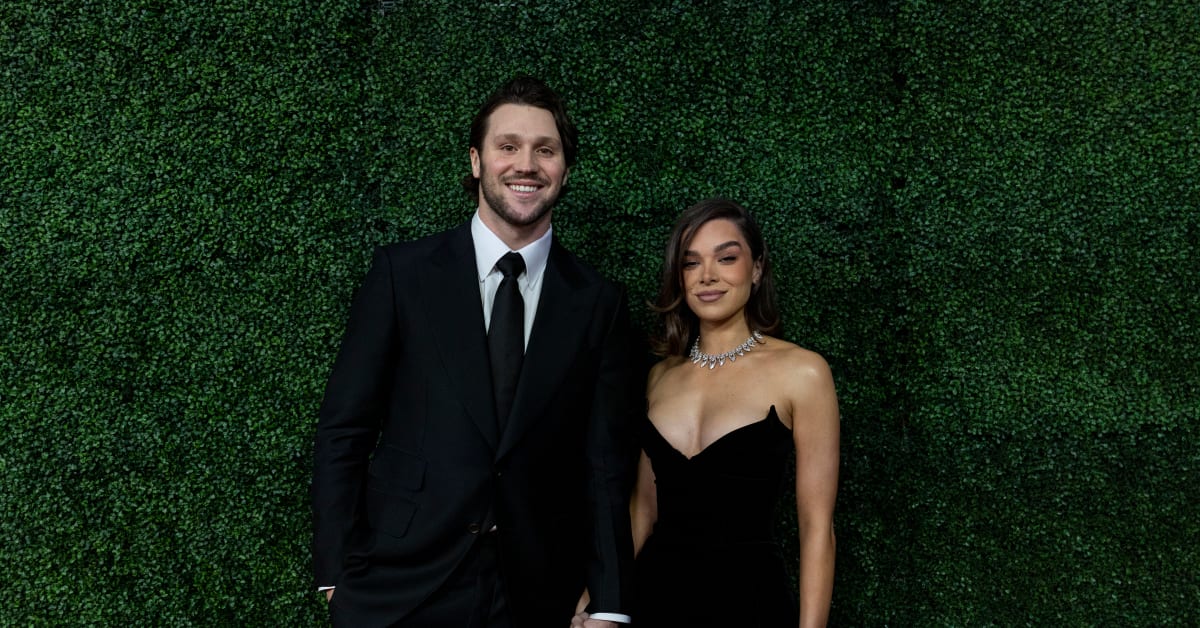 Hailee Steinfeld's Curt Response to Wedding Question