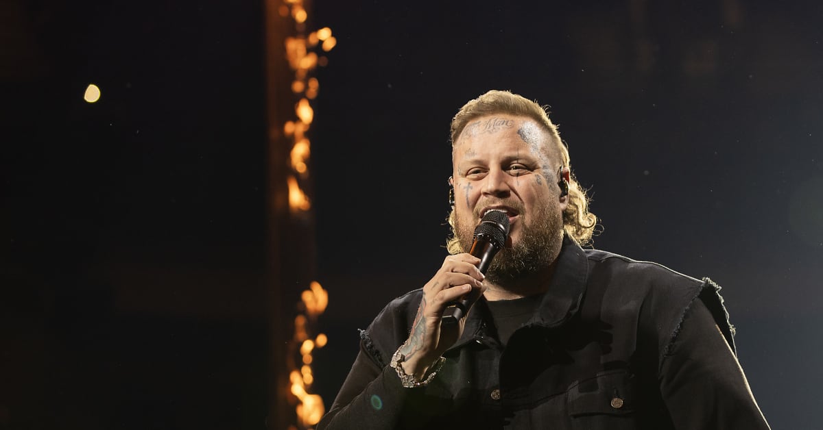 Jelly Roll Turns Heads in New Post