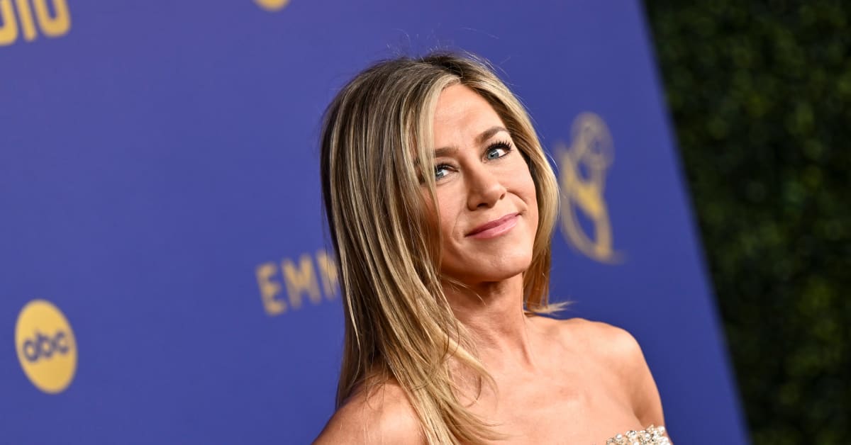 A 'Jennifer Aniston' Scam is Going Viral. Don't Fall For It