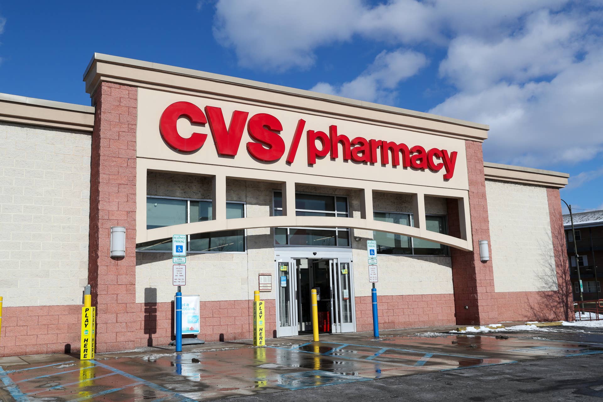 CVS Is Closing Hundreds of Stores By End of Year