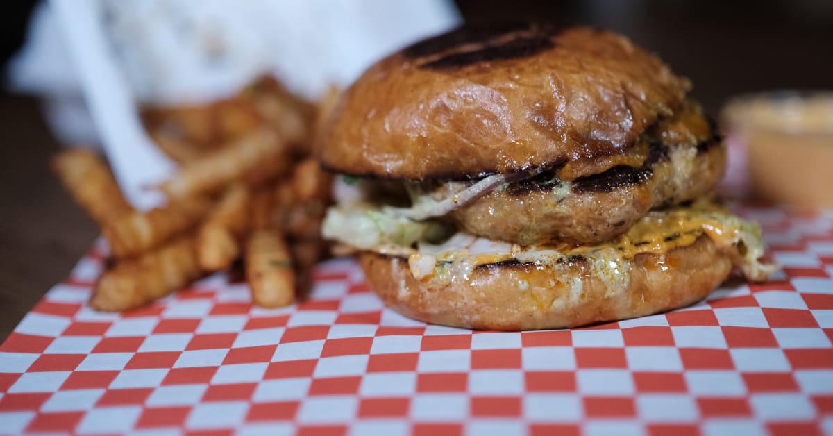 Beloved Restaurant Chain Finally Offers Delivery Nationwide