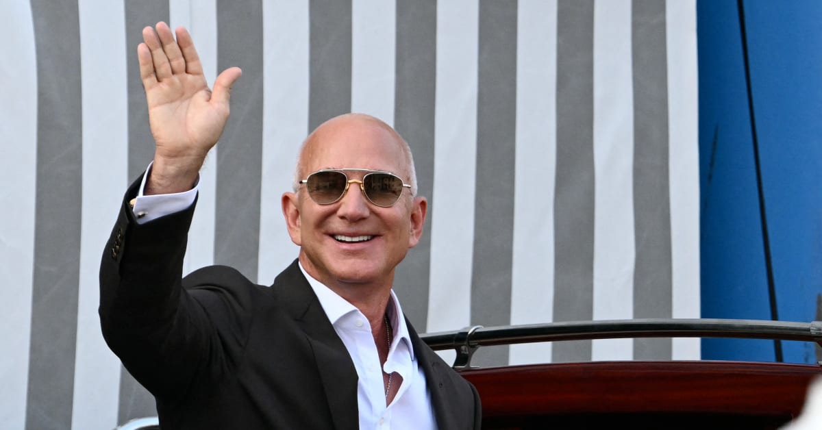 Jeff Bezos' Brother Mark Is a Bruce Willis 'Lookalike' Who Attended Wedding