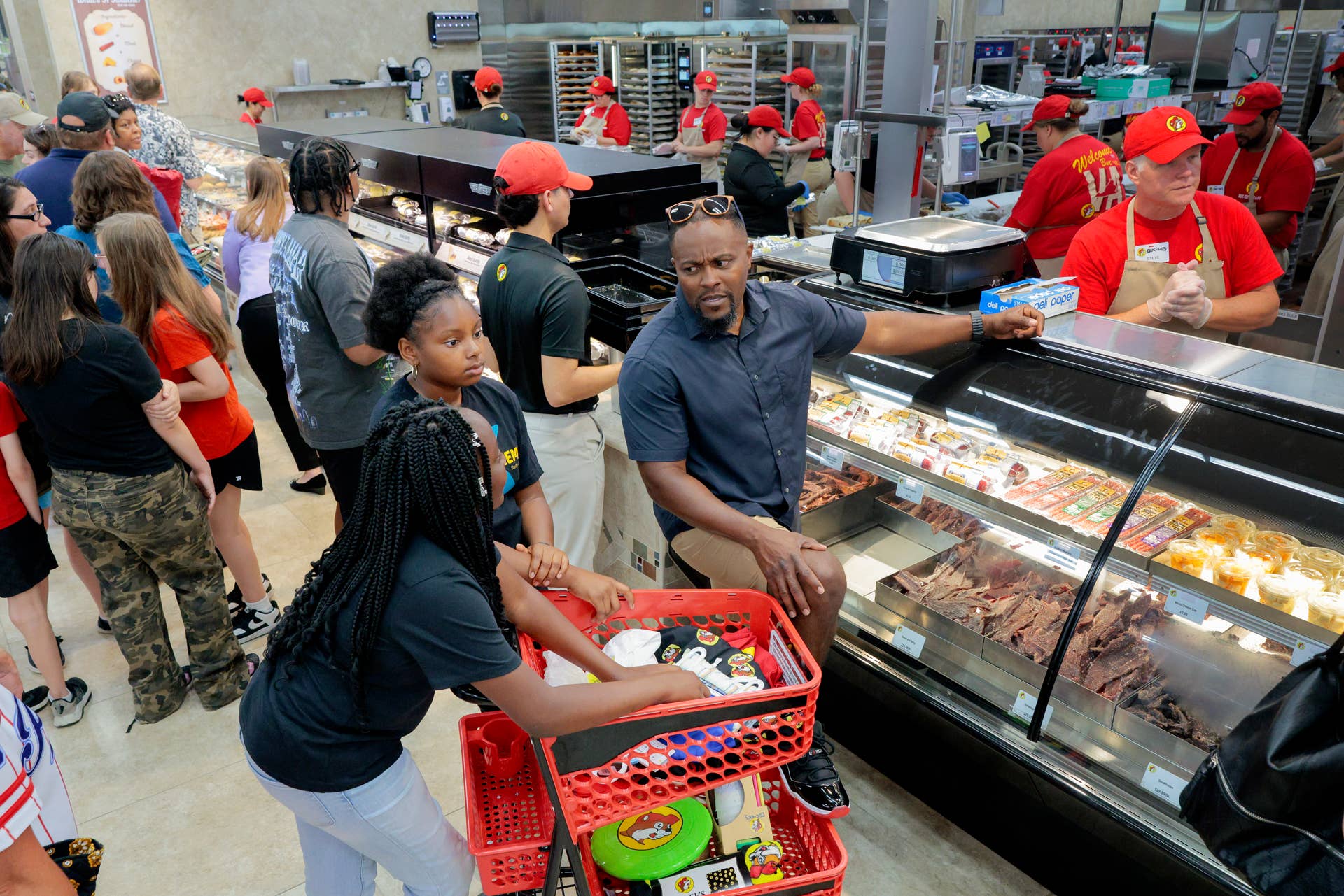 Opening of 1st Buc-ee's Store in Virginia Draws Thousands