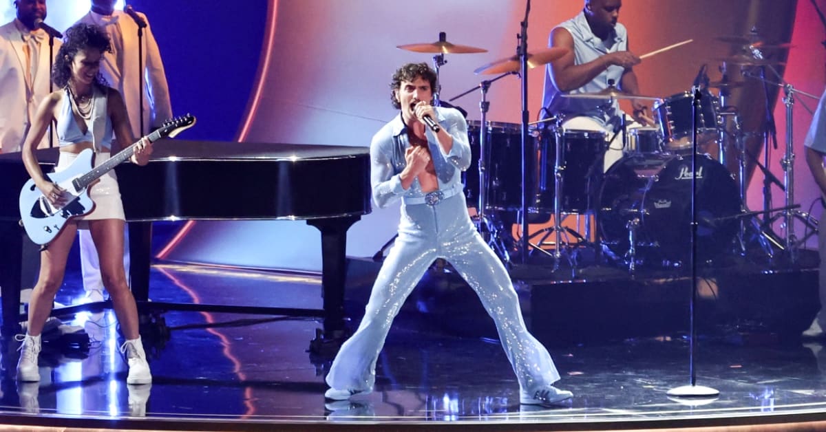 Benson Boone Clarifies Why He Grabbed Crotch During Grammys Performance