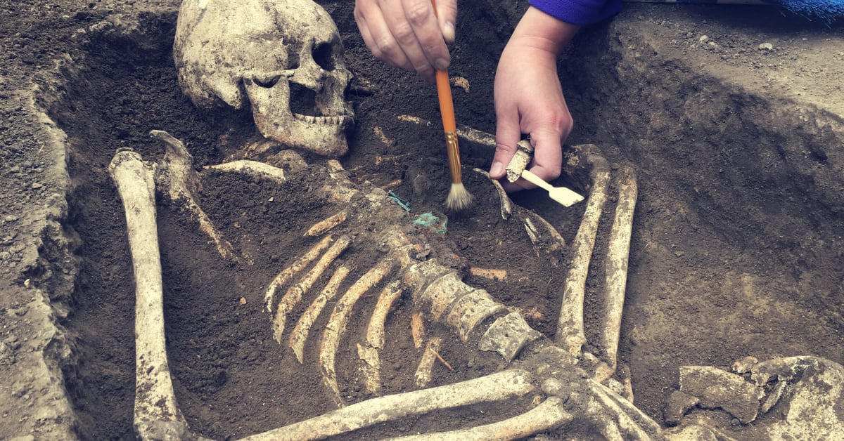 Archaeologists Find Remains of Six-Fingered Shaman in Ancient Grave