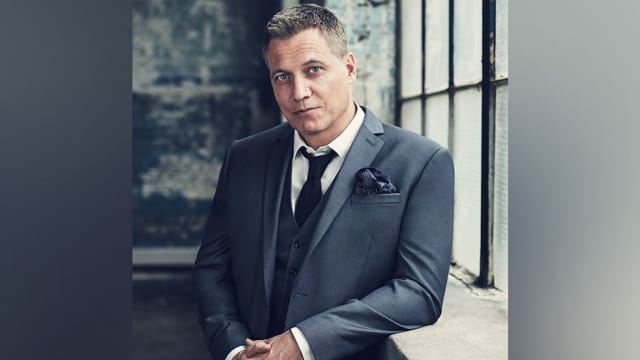 How Holt McCallany Transformed Into a Hardcore Prisoner to Battle ...