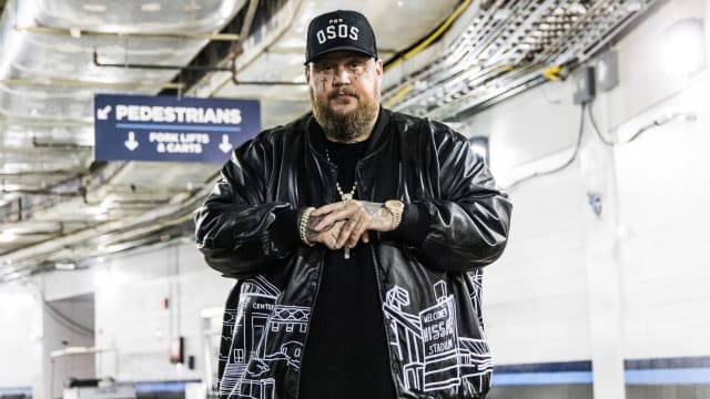 Jelly Roll Recreates Cindy Crawford's Iconic Pepsi Commercial—in a Pair ...