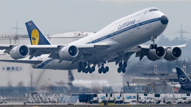 Lufthansa Boeing 747 Seen Bouncing Off Runway in Wild Video - Men's Journal
