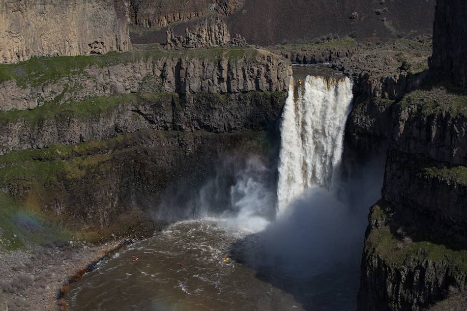 189-Foot Palouse Falls Run by Kayaker Knox Hammack | Canoe & Kayak