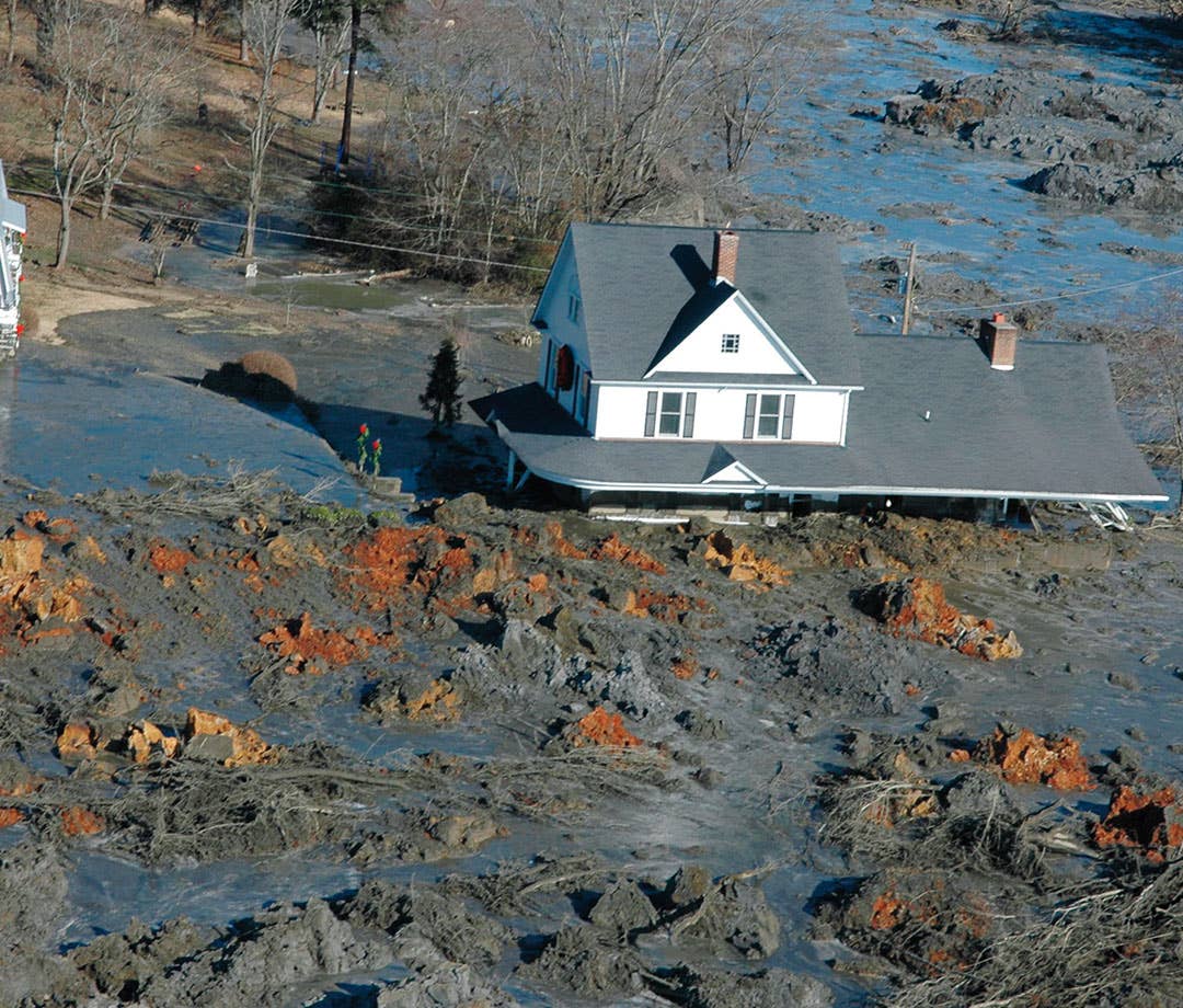 The Complete Story of the Kingston Coal-Ash Spill - Men's Journal