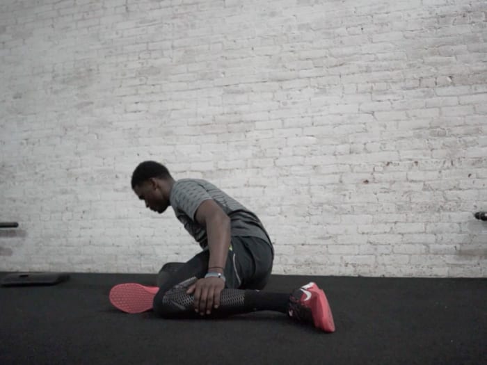 The 5 best stretches to open your hips before lifting - Men's Journal
