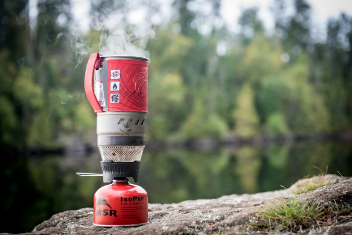 Field Tested: Jetboil MiniMo vs. MSR Windburner butane camp stoves