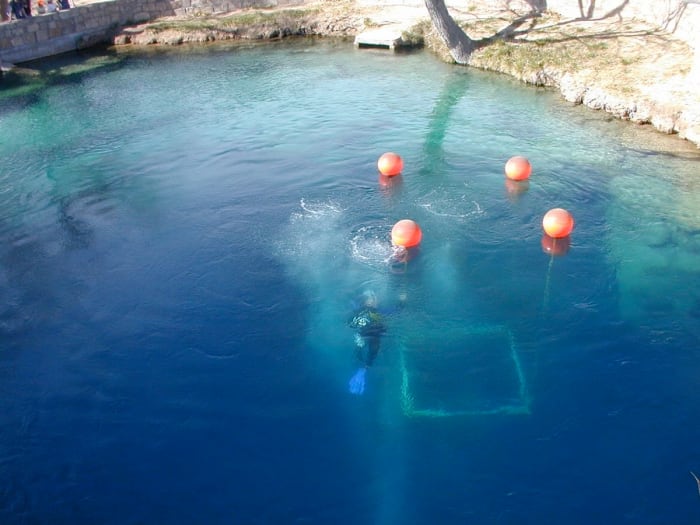 Veteran scuba diver dies in Blue Hole caves that had been sealed for 40 ...