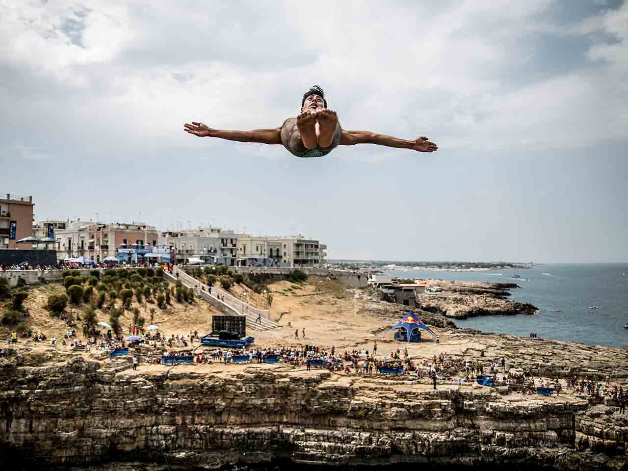 15 Sickest Moments from the Red Bull Cliff Diving World Series in Italy ...