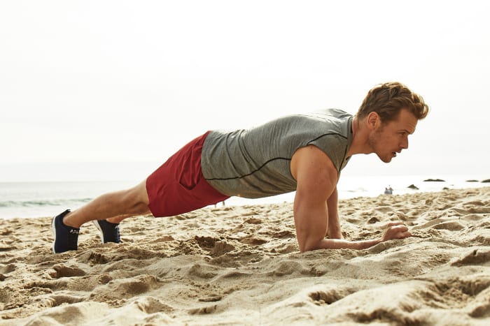 'Outlander' Star Sam Heughan's Bodyweight Workout