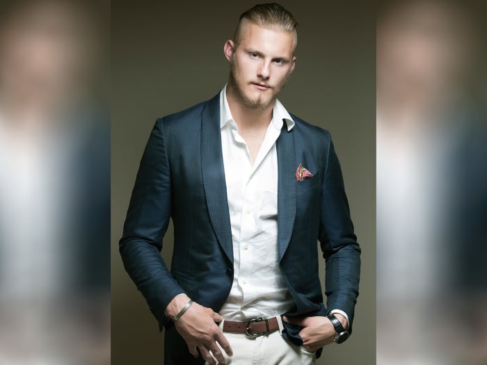Photos: Alexander Ludwig Is the Most Insanely Ripped Dude on 'Vikings ...