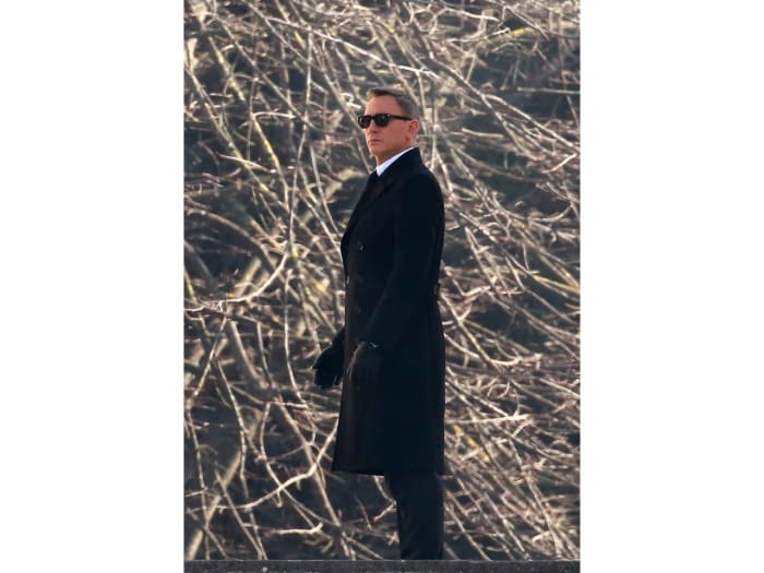 Daniel Craig as James Bond in Casino Royale, Quantum of Solace, Skyfall ...