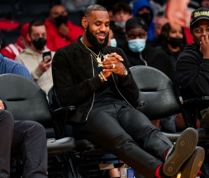 “Fanxiety:” 6 Expert Tips for Dealing With Sports-Related Stress