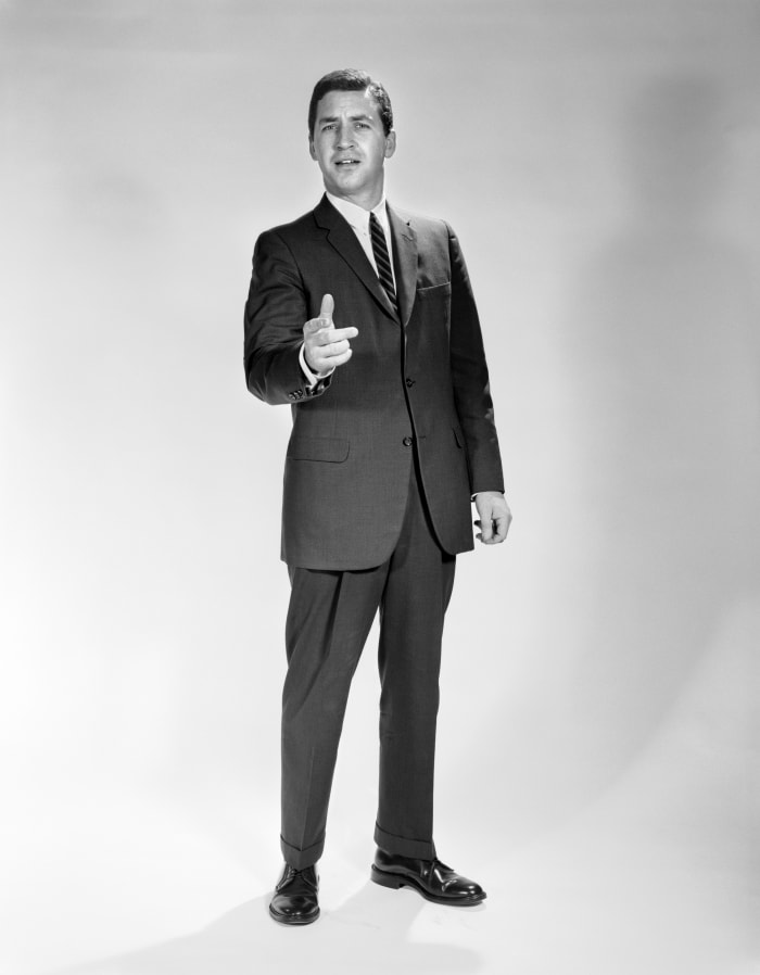 11 Signs You Need a New Suit