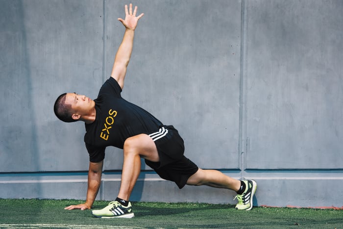 Keanu Reeves' 'John Wick: Chapter 4' Workout - Men's Journal