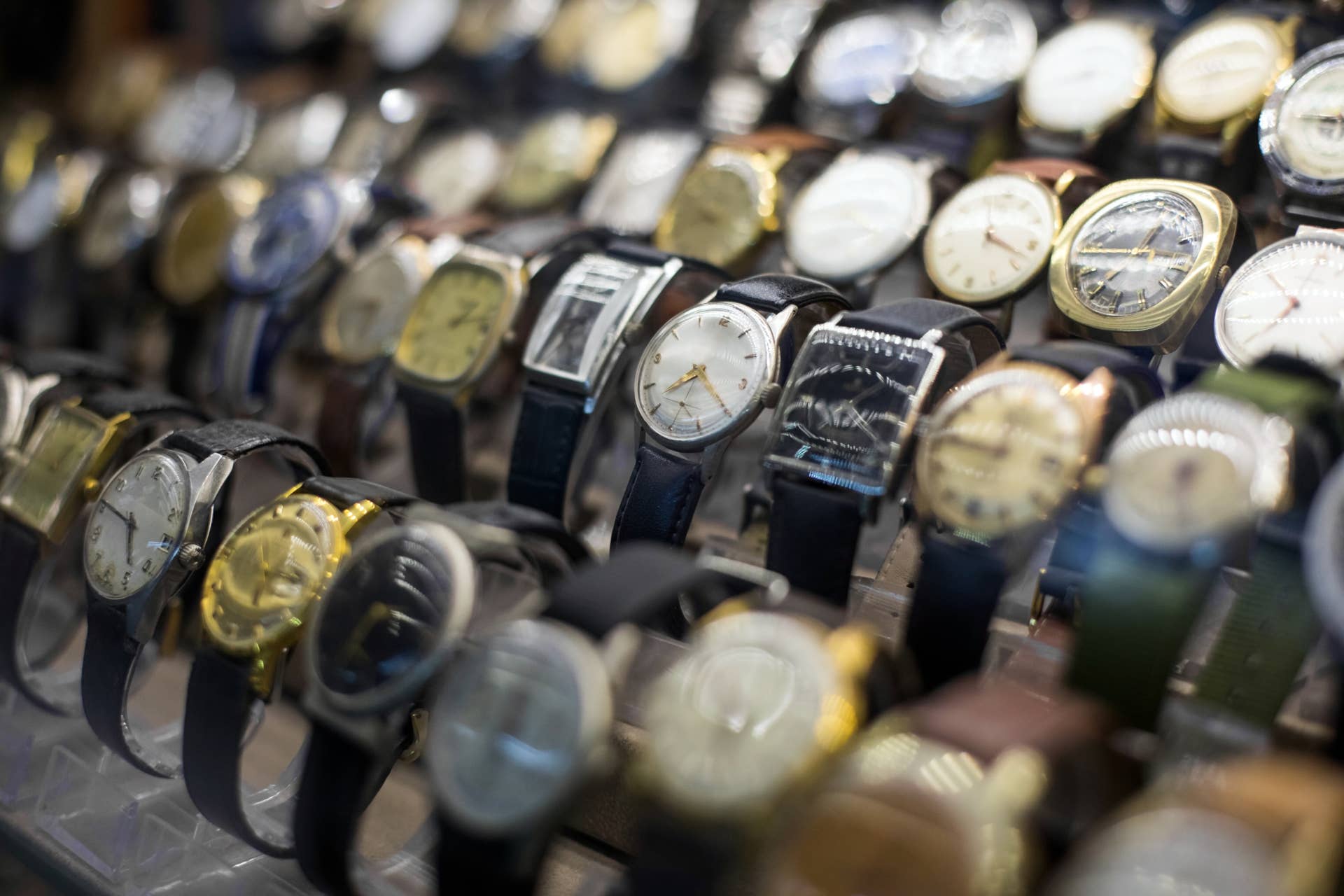 How to Buy a Vintage Watch: Where to Go and What to Know - Men's Journal