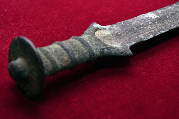Archaeologists Find Bronze Age Sword at German Burial Site